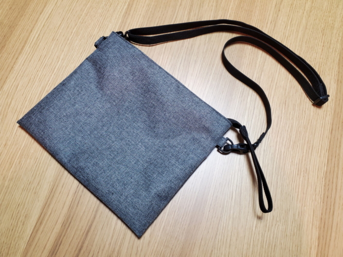 「RAINS Backpack Mini」レビュー。レインウェアブランドが作ったバックパック｜Colorful Clip